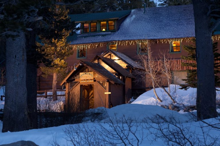 The 10 Best Mountain Cabins And Lodges To Stay In During The Winter